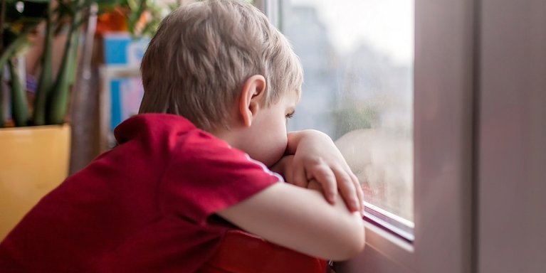 Duelo infantil: cómo abordar desde la psicopedagogía | Blog UE