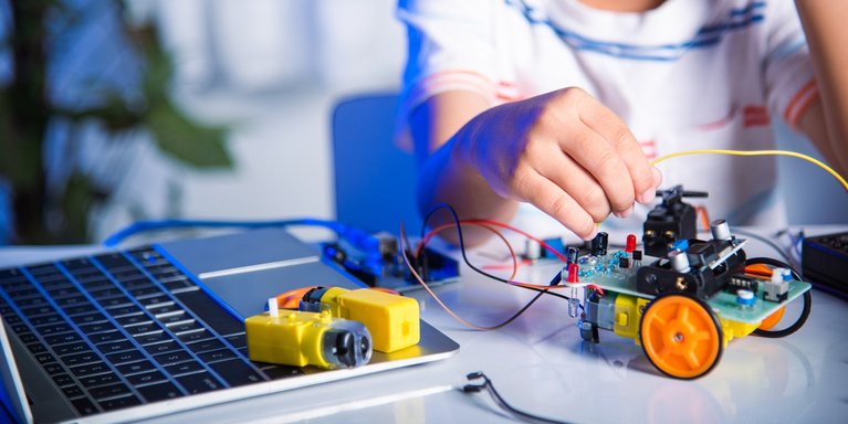 Educación STEAM: qué es y ejemplos | UE Colombia