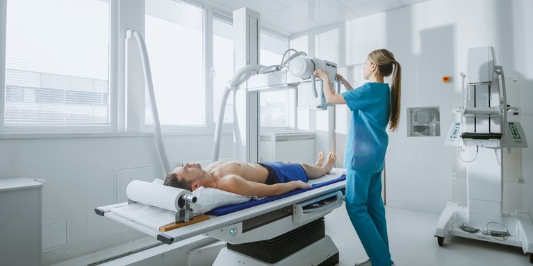 ¿Cuánto cobra un técnico de rayos en España? | Blog UE