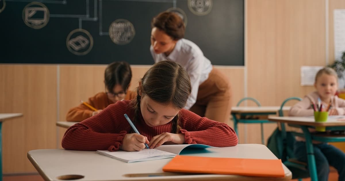 A Partir De Ejemplos De Estudiantes De Educación Formal